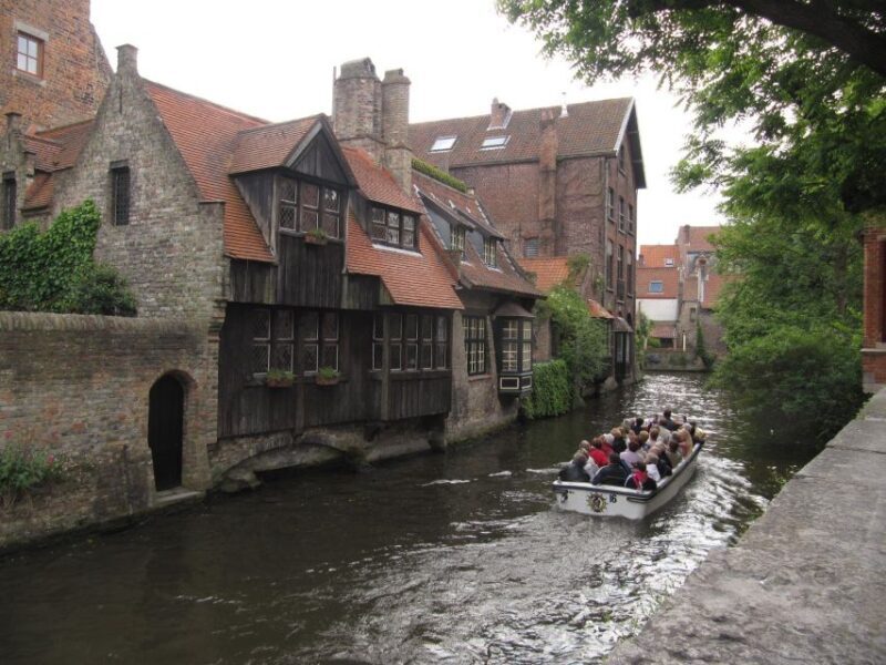 Bruges: 2.5-Hr Walking Tour from train station to Markt - What Reviewers Say