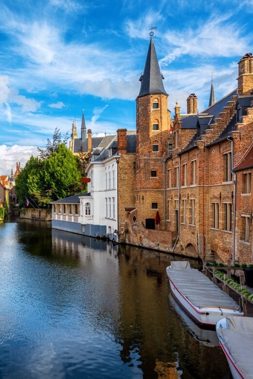 Bruges: Guided Rickshaw Tour - The Human Touch: Guides Make All the Difference