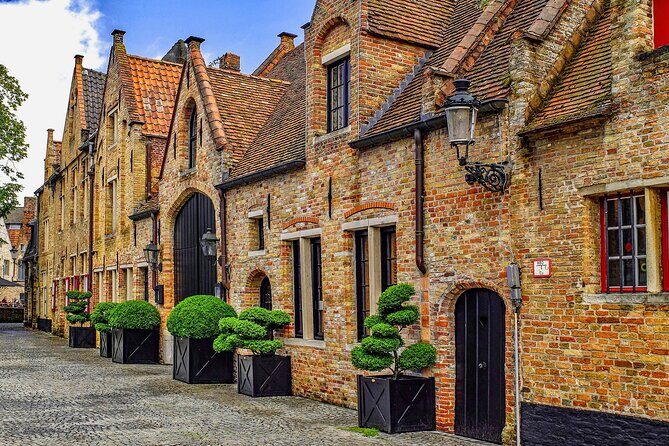 Bruges Highlights & Hidden Gems Small-group from Paris by Minivan - FAQ