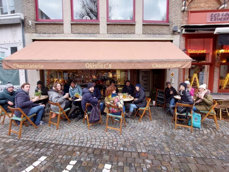 Bruges: Walking Tour with Hot Chocolate & Chocolate Tasting - Key Points