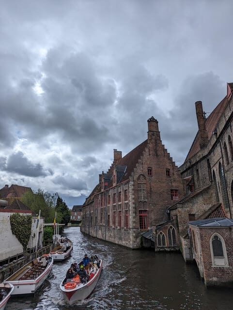Bruges: Walking Tour with Hot Chocolate & Chocolate Tasting - Exploring the Itinerary and What You’ll Experience