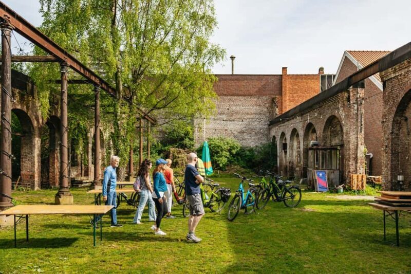 Brussels by Bike: City Highlights and Hidden Gems Tour - The Ride: A Mix of Sights and Stories