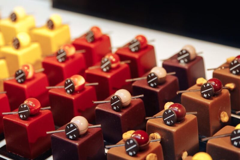 Brussels: Chocolate Workshop and Guided Walking Tour - Chocolate Tastings: A Feast for the Senses