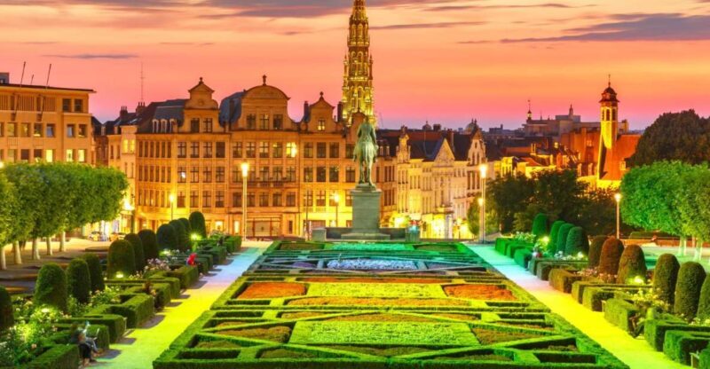 Brussels: Christmas Market Magic Walking Tour with a Local - Key Points