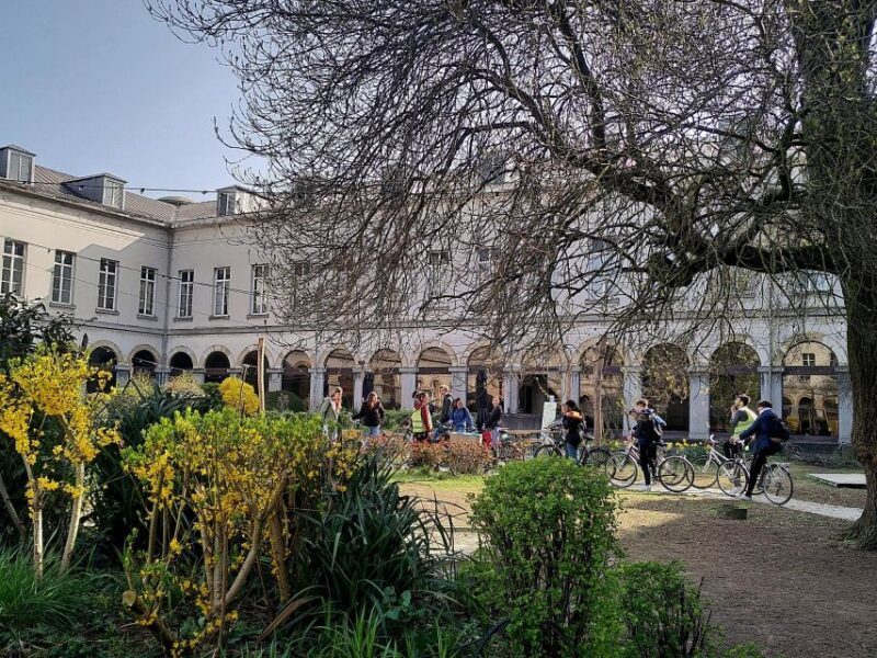 Brussels: City Highlights and Hidden Gems Bike Tour - Key Points