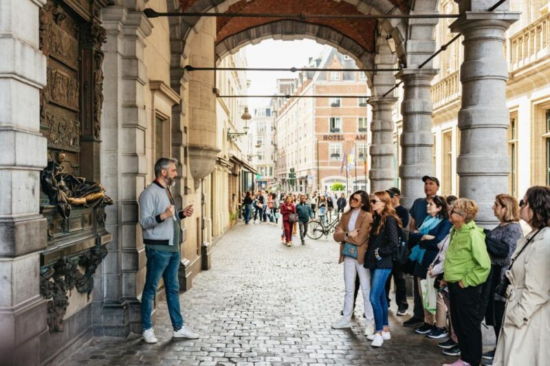 Brussels: City Highlights Walking and Tasting Tour - Local Bar: Sampling Belgian Beers