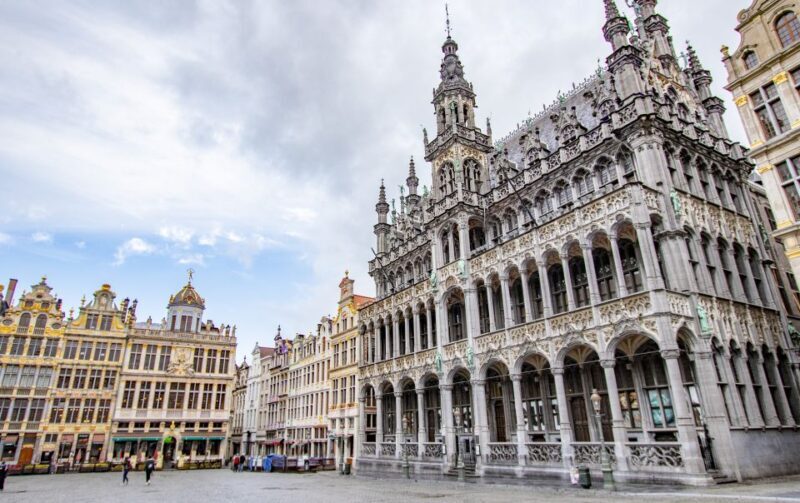 Brussels: Express Walk with a Local in 60 minutes - Key Points