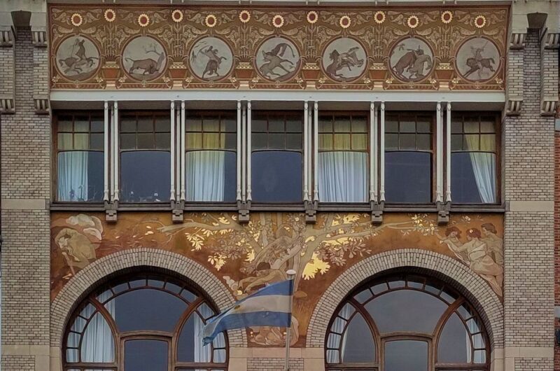 Brussels: Fall and Rise of Art-Nouveau Guided Tour - The Charm of the Streets: Authentic Brussels