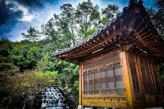 Buam dong Walking Tour Art, History and Parasite in Seoul - Final Wrap-up