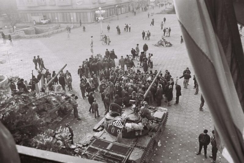 Bucharest Communism: From Lenin to Ceausescu - The Guide: A Key to the Experience