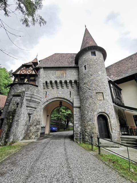 Bucharest: Peles Castle Half-Day Private Tour - The Allure of Peles Castle: An Architectural Gem