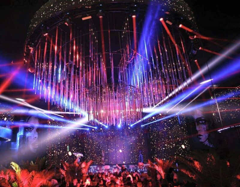 Bucharest: VIP Dining, Limo ride & Clubbing - Key Points: