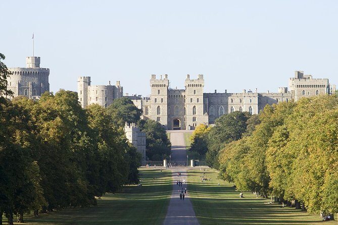 Buckingham Palace and Windsor Castle Tour from London - Transportation and group size