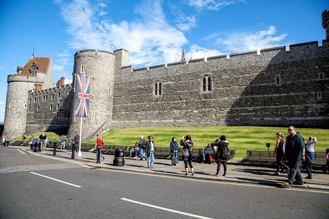 Buckingham Palace and Windsor Castle Tour from London - FAQs