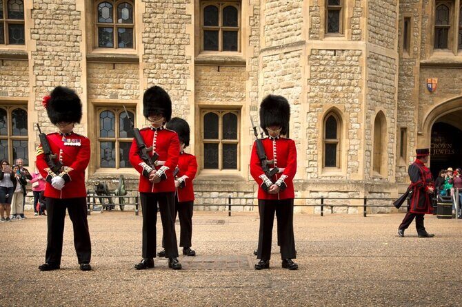 Buckingham Palace & Changing of the Guard Experience - How the Tour Works in Practice