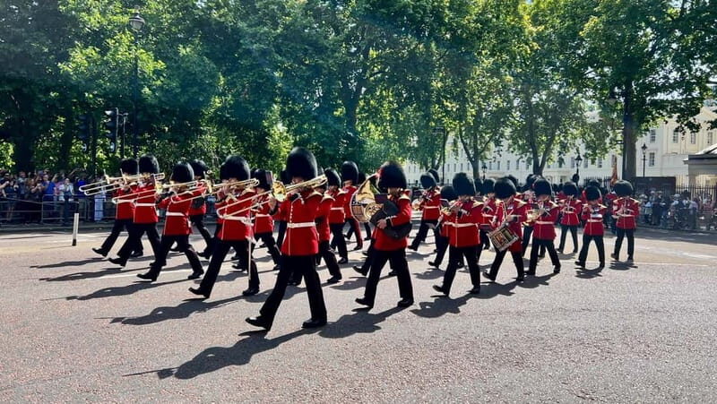 Buckingham Palace, Changing of the Guard Walking Tour - An In-Depth Look at the Changing of the Guard Tour