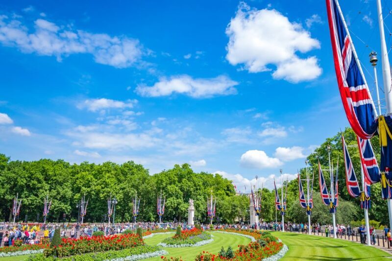 Buckingham Palace Exterior and Royal History Private Tour - The Royal and Political Sights: In Detail