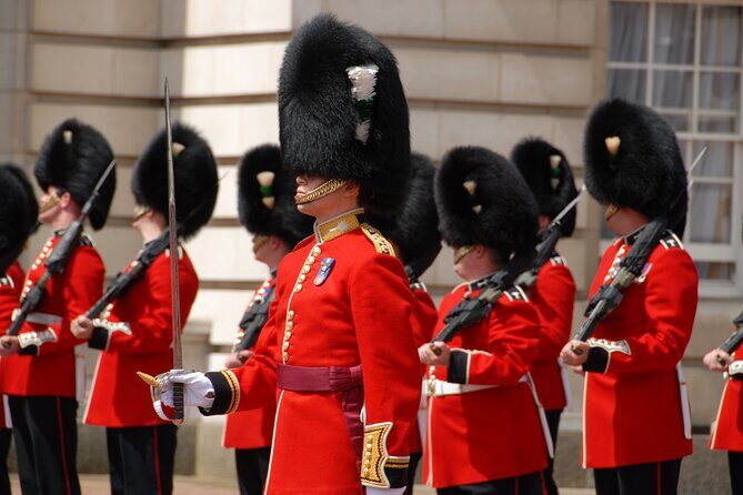 Buckingham Palace Exterior and Royal History Private Tour - Key Points