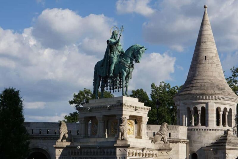 Budacastle walking tour: Statues, Storytelling, & Myths! - Key Points