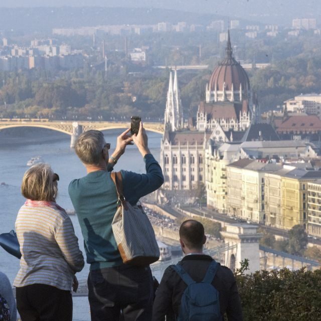 Budapest: 3-Hour Live Guided Sightseeing Tour - What to Expect from the Budapest 3-Hour Guided Tour