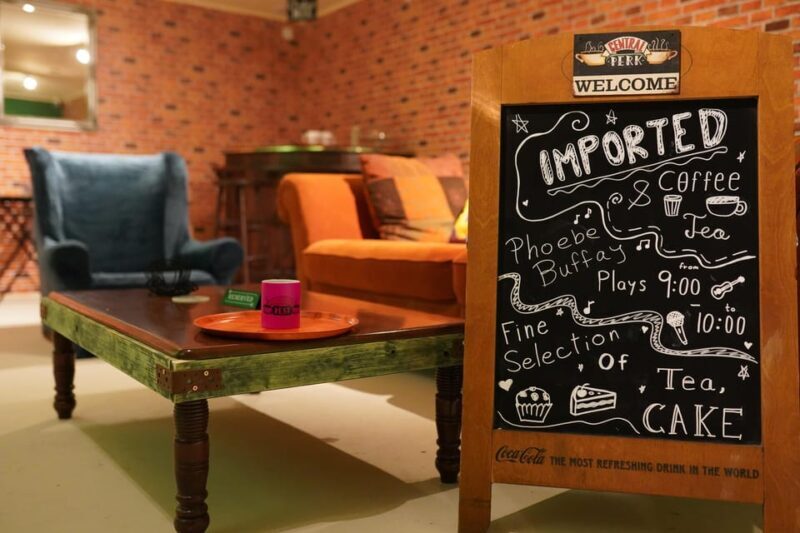 Budapest: 90s Sitcom Escape Room Adventure with Drinks - Budapest: 90s Sitcom Escape Room Adventure with Drinks — A Fun, Nostalgic Challenge