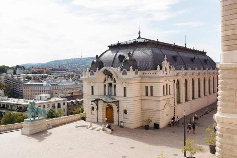 Budapest: Buda Castle Walking Tour & Folk Music Performance - An In-Depth Look at the Tour