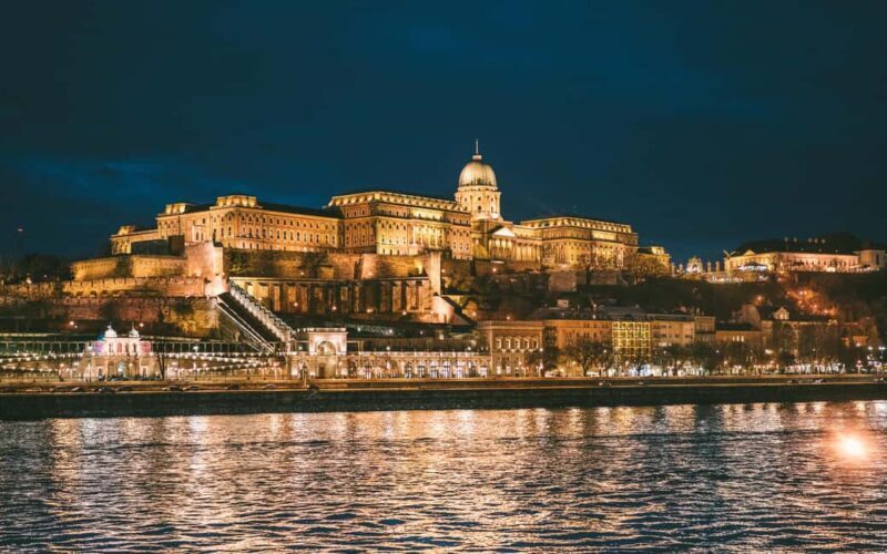 Budapest: By Night Sightseeing Cruise with Welcome Drink - Key Points