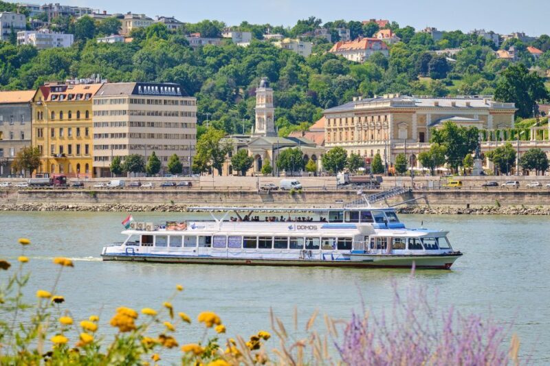 Budapest: By Night Sightseeing Cruise with Welcome Drink - What the Reviews Reveal