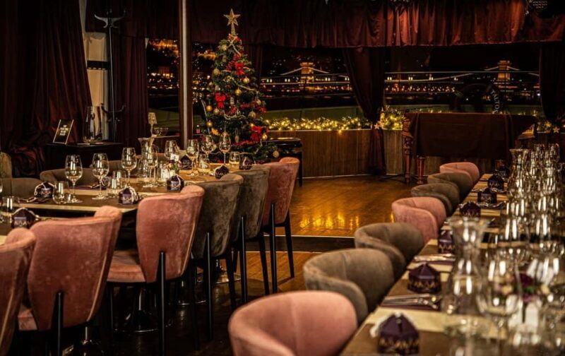 Budapest: Christmas Day Dinner Cruise with Live Piano Music - An In-Depth Look at the Christmas Dinner Cruise Experience