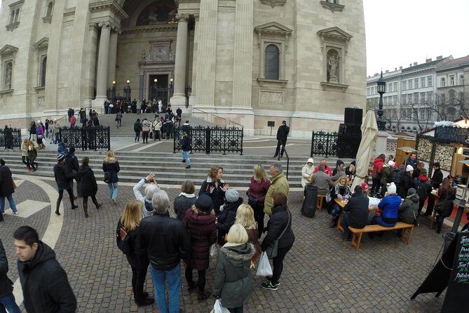 Budapest Christmas Walking Tour & Entry to St Stephen's Basilica - The Itinerary in Detail