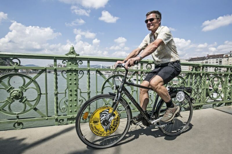 Budapest: City Bike Tour with Coffee Stop - Key Points