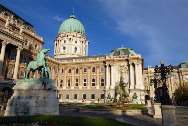 Budapest: City Discovery Tour - Fisherman’s Bastion and Castle District