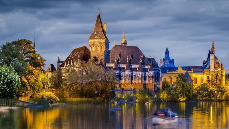 Budapest: City Park- True Crime of Hungary- Walking Tour - Key Points