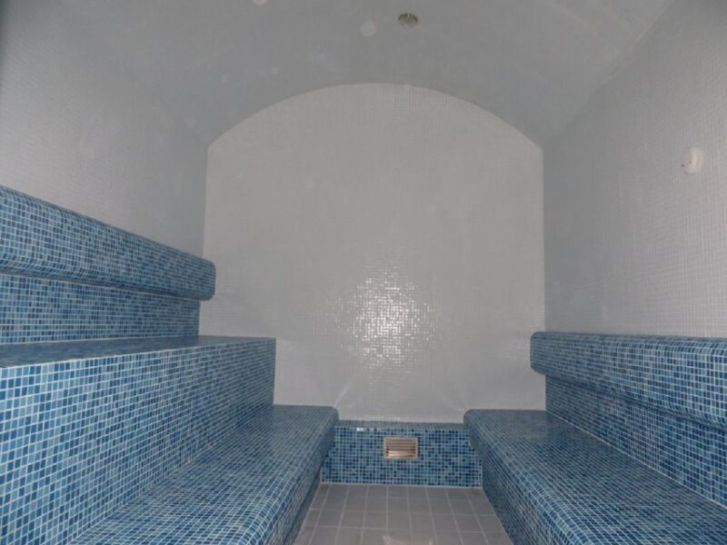 Budapest: Dandar Thermal Bath Full-Day Admission - Authenticity and Atmosphere