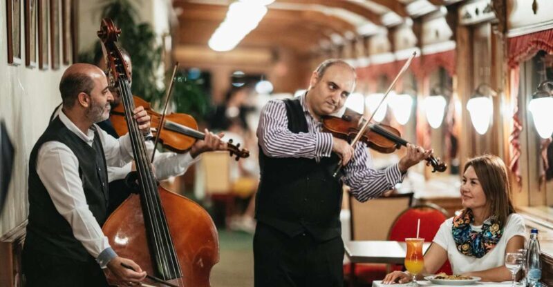 Budapest: Danube Cruise with Hungarian Dinner and Live Music - Key Points