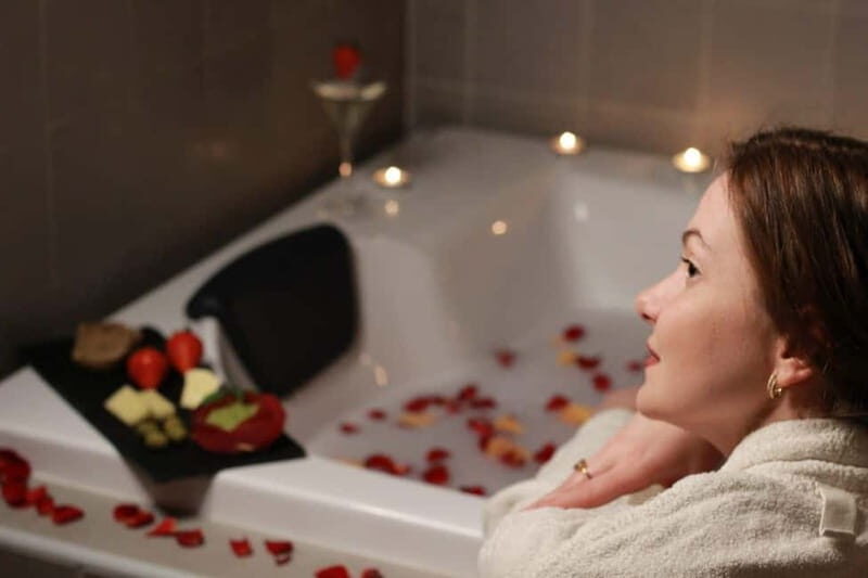 BUDAPEST, Day Spa : Couples Massage with Roses Bubble Bath - Introduction: A Romantic Escape in Budapest for Body and Soul