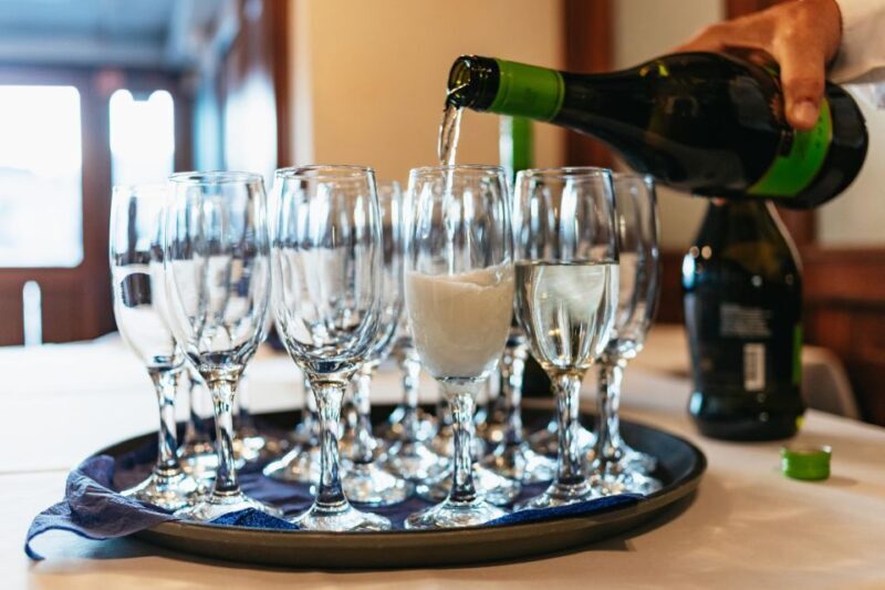 Budapest: Evening Cruise including Drink Options - Key Points
