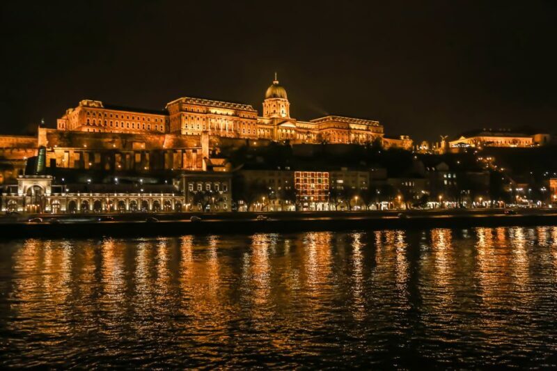 Budapest: Evening Cruise including Drinks and Live Music - The Sum Up