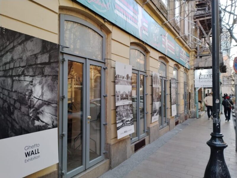 Budapest: Ghetto Wall Exhibition Tour with History Guide - Starting Point and First Impressions