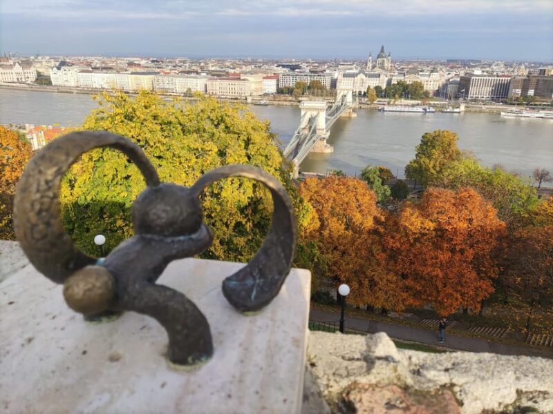 Budapest: Guided City Walking Tour in Buda and Pest - In-Depth Tour Breakdown