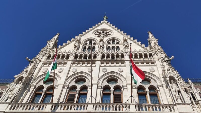 Budapest: Guided City Walking Tour in Buda and Pest - Pricing and Value