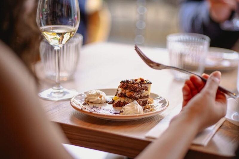 Budapest: Guided Foodie Walking Tour with Food and Drinks - Guides and Group Dynamics