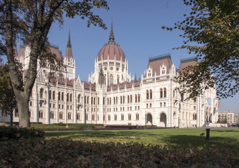 Budapest: Guided Walking Tour of Pest - A Detailed Look at the Experience