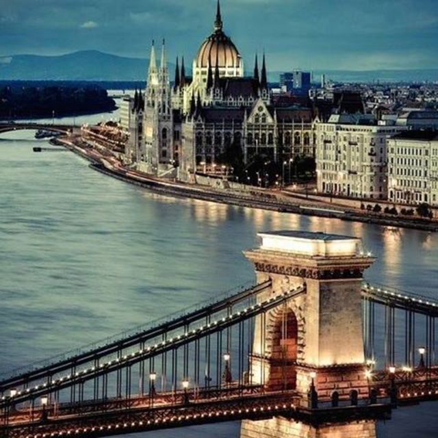 Budapest: Half-Day Highlights Small Group Private Tour - A Detailed Look at the Experience