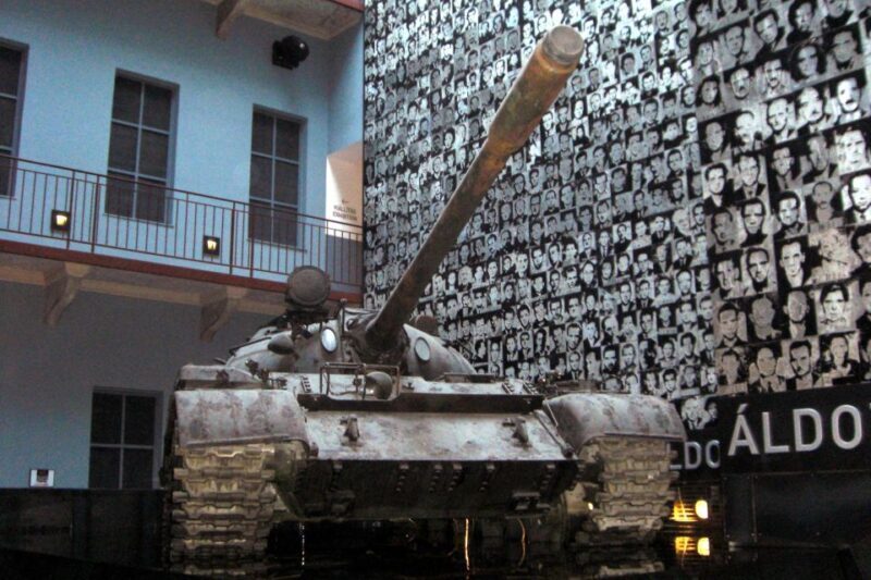Budapest Half-Day Tour: Life Behind the Iron Curtain - Key Points