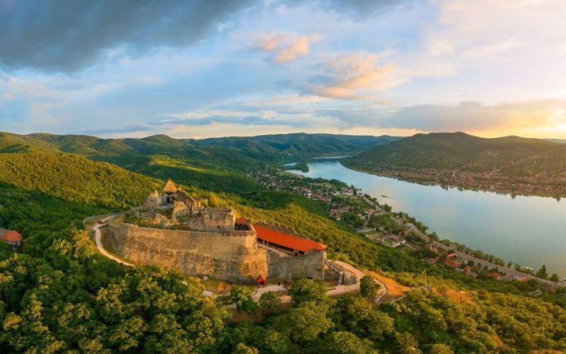 Budapest Hike to Visegrád Castle w or wo Sauna/Danube beach - Key Points