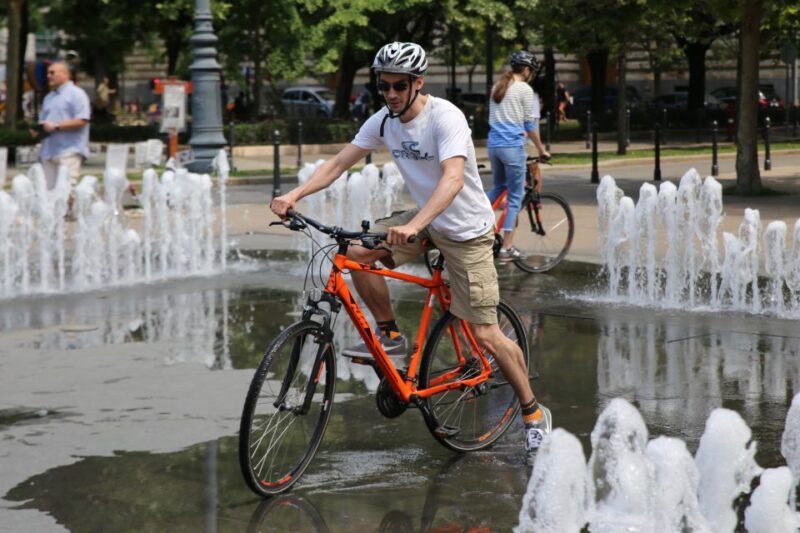 Budapest: Historic Downtown Bicycle Ride with Scenic Views - Key Points