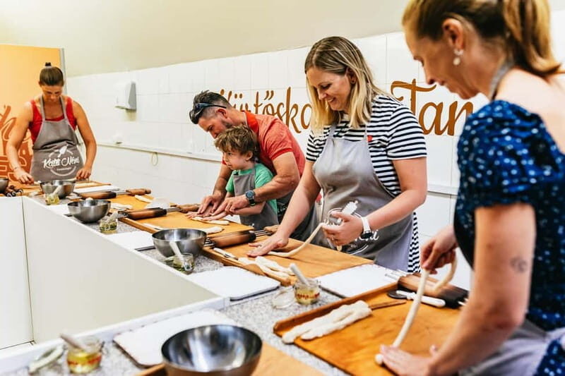 Budapest: Hungarian Chimney Cake Workshop in the City Center - FAQ