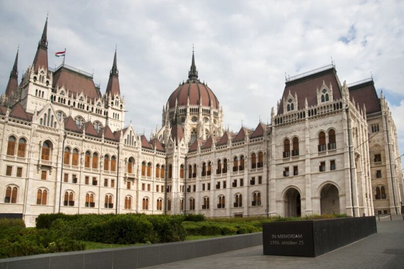Budapest: Inner City Walking Tour in German - A Practical Look at the Itinerary