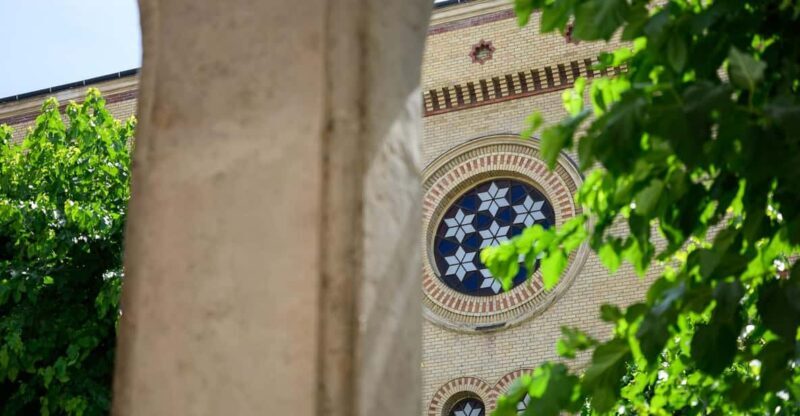 Budapest: Jewish History with Local Guide & Synagogue Ticket - Authentic Insights from Past Travelers